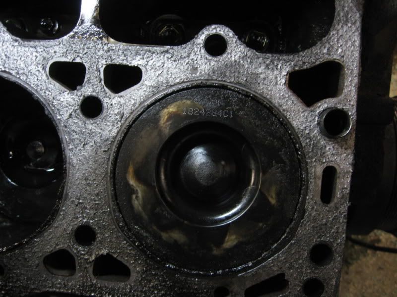 Stock engine - star pattern on pistons - Ford Truck Enthusiasts Forums